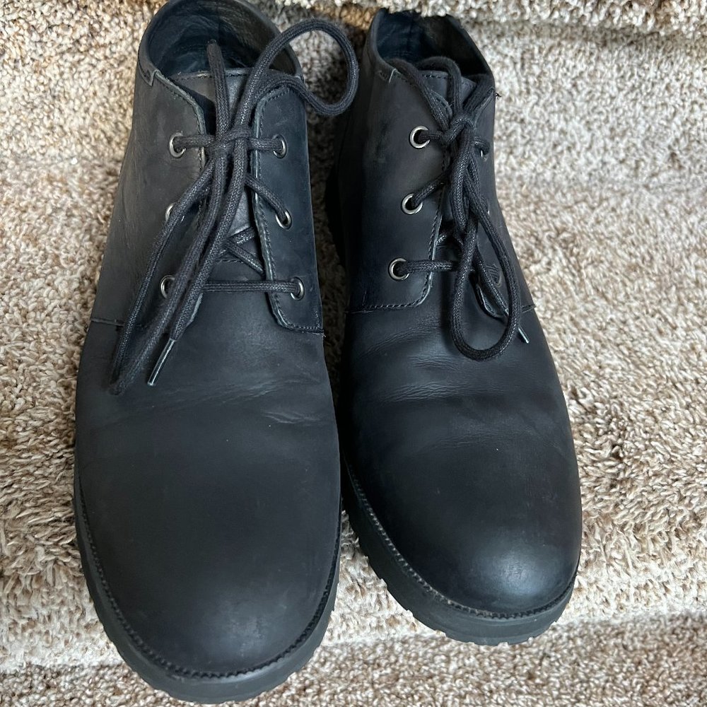 Ugg Treadlite Men's Black Leather Ankle Boots. - Gem